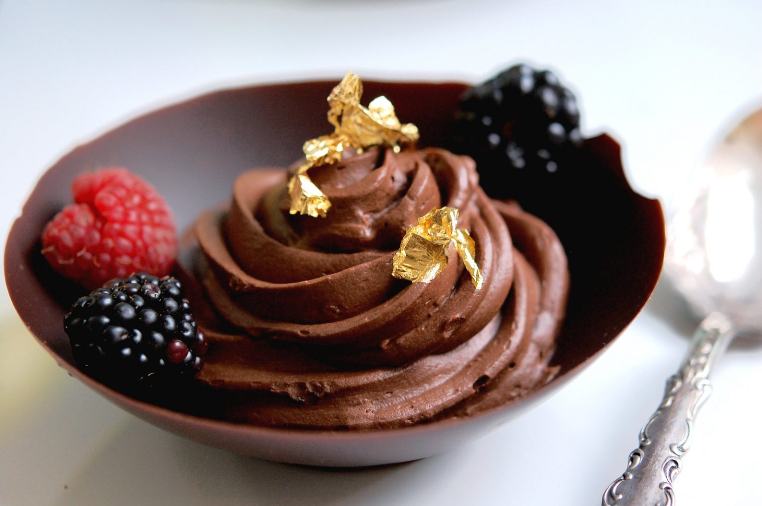 How to Make Chocolate Bowls With Balloons